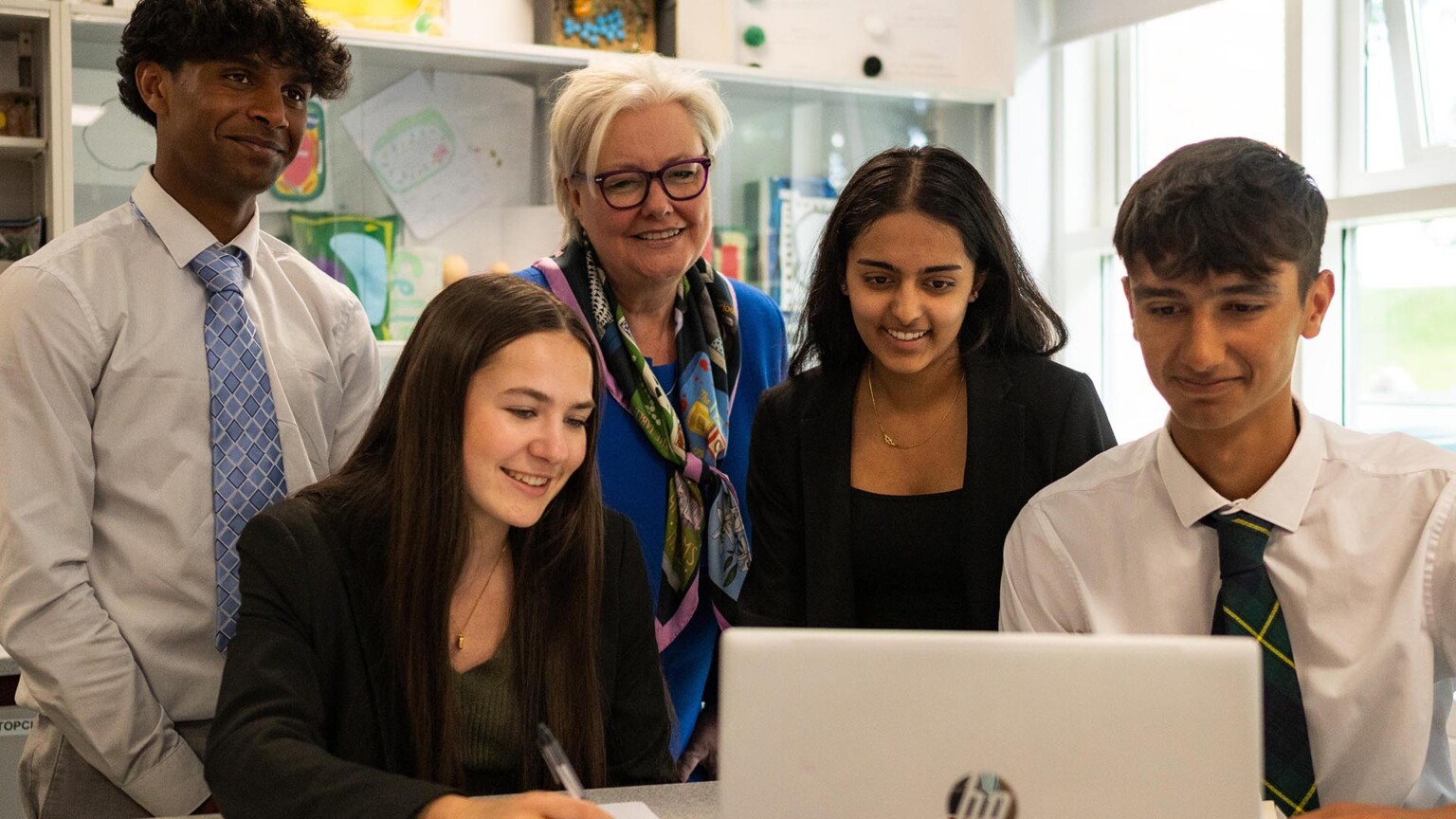 GSAL Principal wins national Headteacher of the Year award - Chamber ...